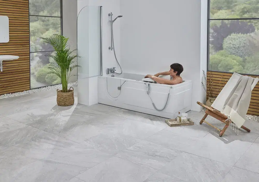 Full-length Walk-in bath - Cambridge - Accessible Solutions