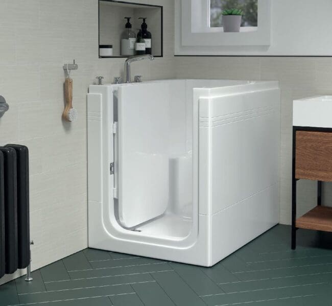 Tub-style walk-in bath with seat - Maestro Tub